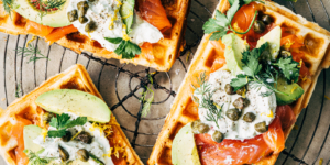 Hartige wafels met zalm en wasabi hangop - Uit Paulines Keuken